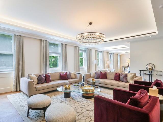 A bright and beautifully presented three bedroom lateral apartment to rent in Knightsbridge, SW1