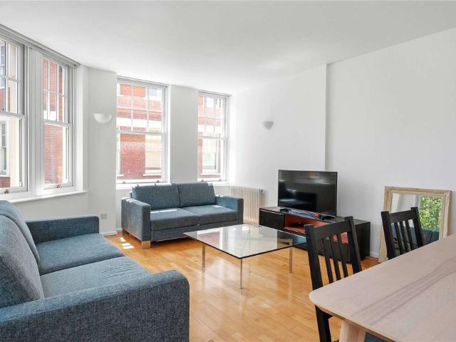 A bright and generously proportioned one bedroom Clerkenwell flat