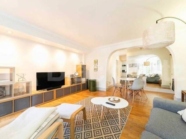 A bright and spacious two bedroom apartment situated on the sought after Acol Road, NW6, offering well proportioned living space and a private garden