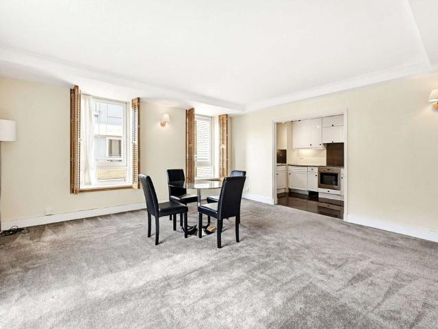 A bright and spacious two Bedroom Apartment with balcony in the heart of Marylebone