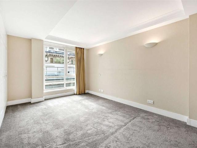 A bright and spacious two Bedroom Apartment with balcony in the heart of Marylebone