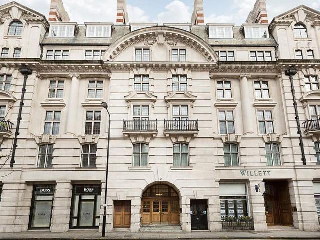 A bright and well presented four bedroom lateral apartment in Sloane Square, SW1W
