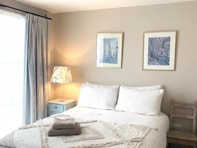 A Bright & Comfortable Double Bedroom & Private Bathroom. Bills Inc. Monday Friday Available from 1st August 2026