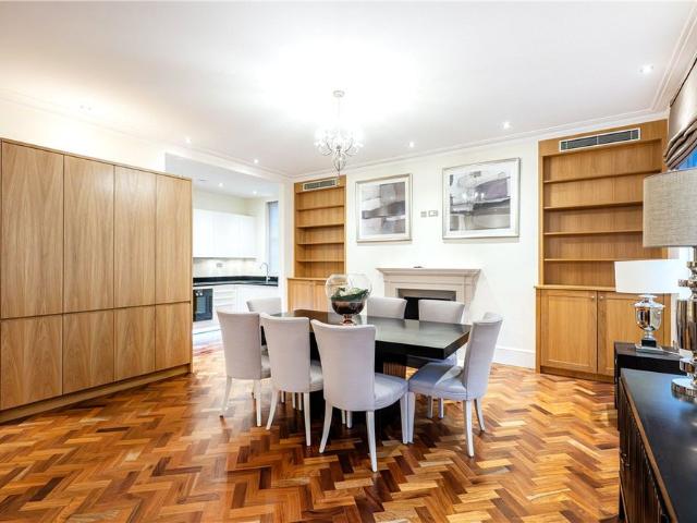 A bright, lateral 2 bedroom apartment on the second floor of a prestigious period building in the heart of Mayfair. Finished to a high standard, the property offers elegant modern living with the benefit of a lift, 24 hour porter, air conditioning and wooden flooring