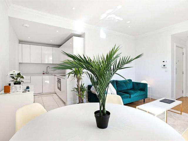 A bright one bedroom apartment in a charming red brick mews