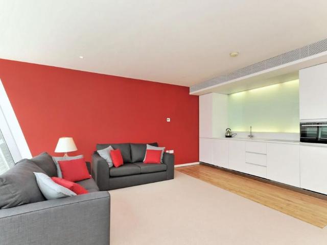A bright one bedroom apartment is available to let in Albion Riverside, SW11
