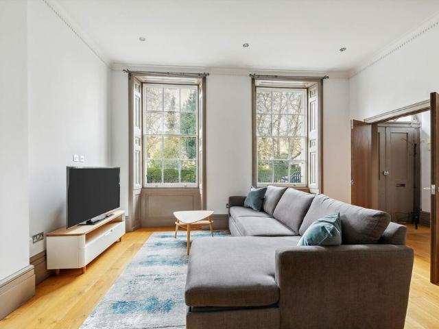 A bright one bedroom flat to rent in Marylebone W1