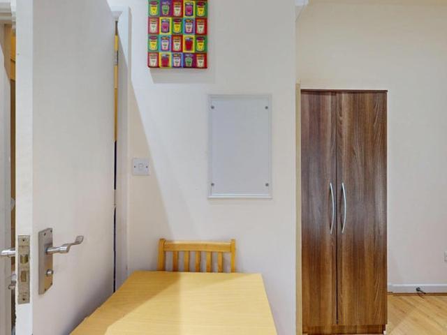 A Bright Studio in Willesden Green Some Bills Incl