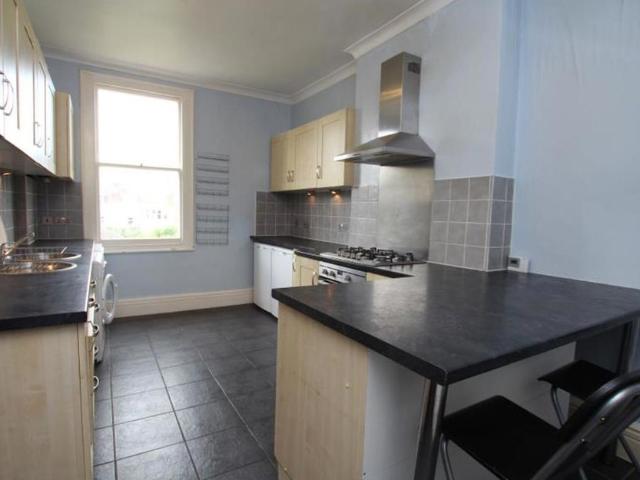 A brilliant 3 or 4 bedroom property, suitable for sharers. A short walk to the Downs and Whiteladies Road, this is a superb option for anyone looking for easy access to Southmead or the BRI