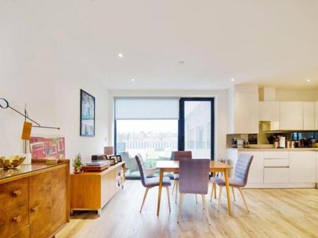 A Canning Crescent, London, 3 Bedroom Apartment