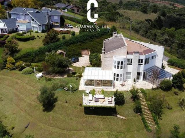 A casa dos seus sonhos está aqui! Um verdadeiro refúgio de elegância e tranquilidade!