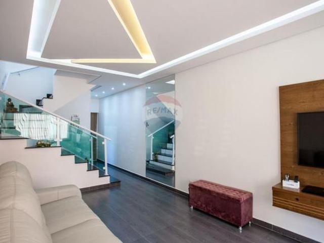 A casa Extraordinária da Freguesia do Ó 6 vagas acabamento refinado e Espeço Gourmet