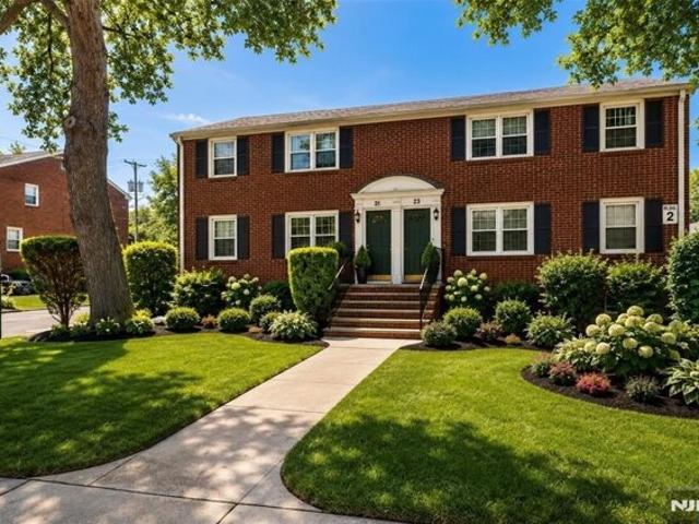 A Carolyn Ter, Roselle, Condo For Sale