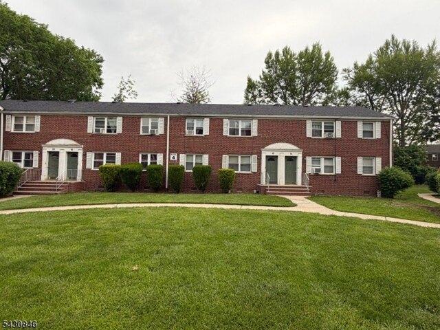 A Carolyn Ter, Roselle, Condo For Sale