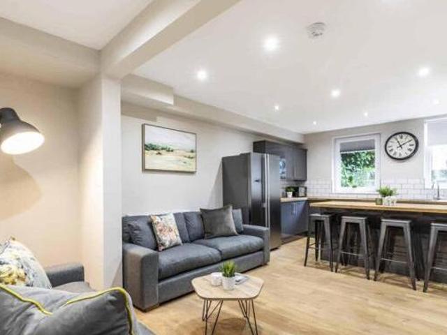 A Cardigan Road, Leeds, 6 Bedroom House
