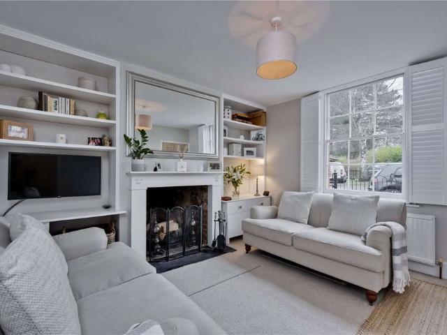 A character cottage with a contemporary interior in a fantastic location