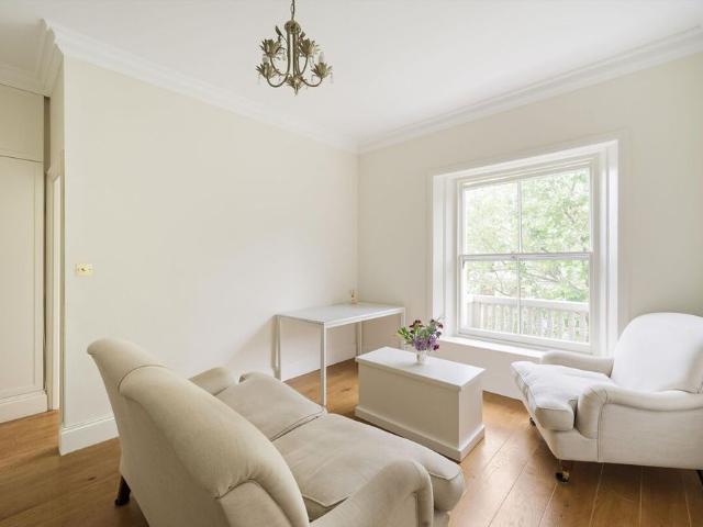 A charming one bedroom apartment to rent in the heart of Bayswater, W2