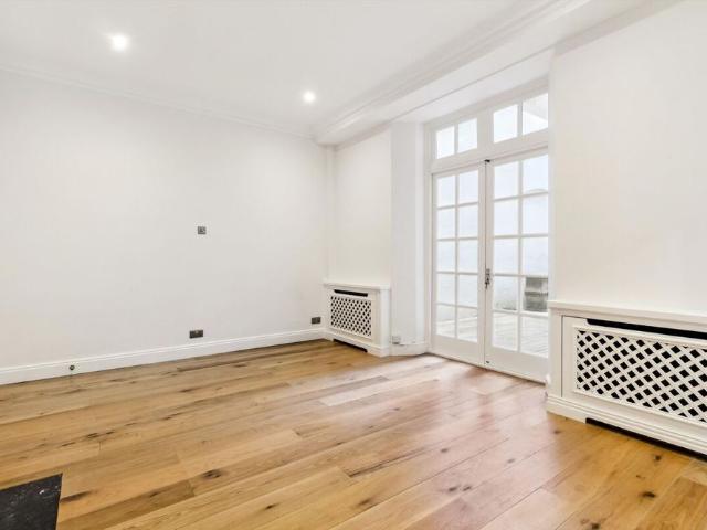 A charming one bedroom apartment in Knightsbridge, SW1X