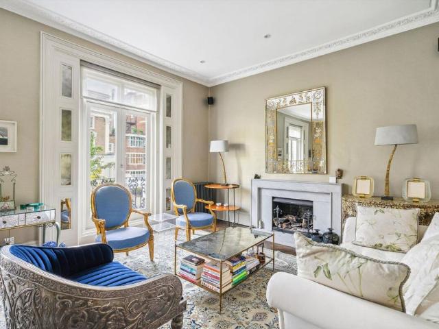 A charming, beautifully presented home to rent in Notting Hill, W11