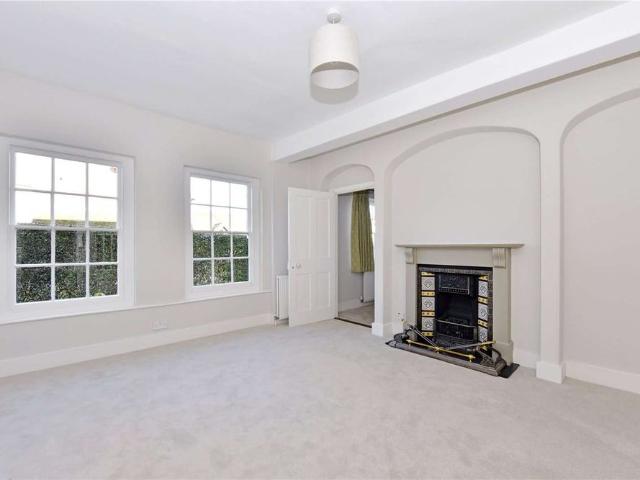 A charming character cottage in the heart of Henley