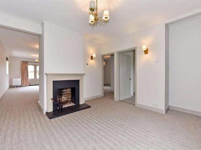A charming cottage located in the heart of Rotherfield Greys
