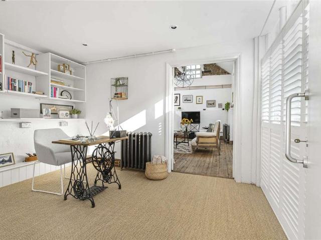 A charming detached house in the heart of St Margaret's