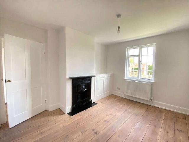 A charming listed cottage in the heart of Kent