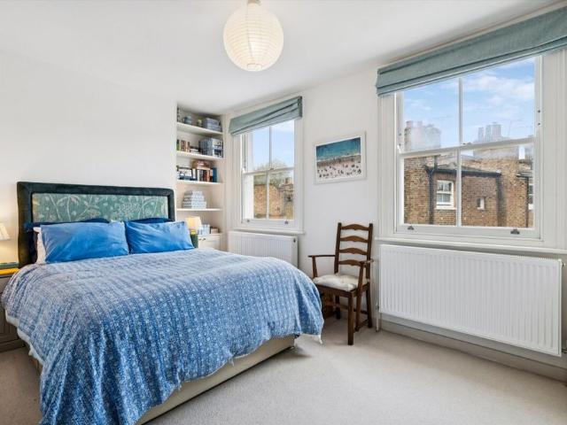 A charming, split‑level two‑bedroom flat with a private garden in the heart of Islington
