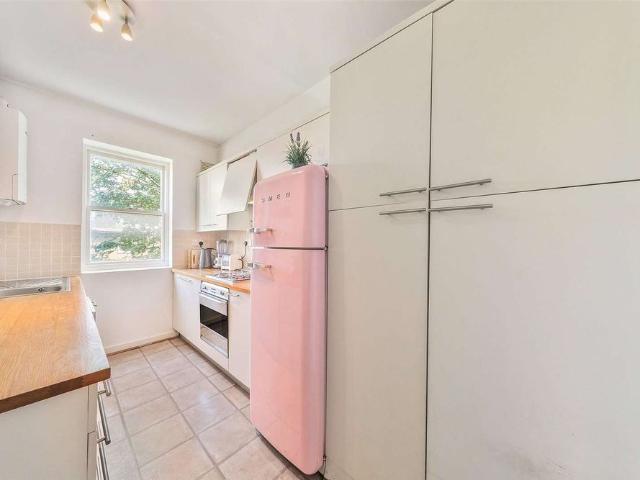 A charming two bedroom apartment on Leamington Road Villas