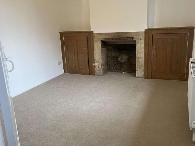 A charming two bedroom semi detached cottage situated on the edge of Corsham, enjoying a pleasant position backing onto open countryside. Retaining a number of