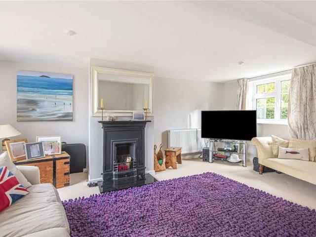 A charming three bedroom cottage in the heart of Itchen Abbas