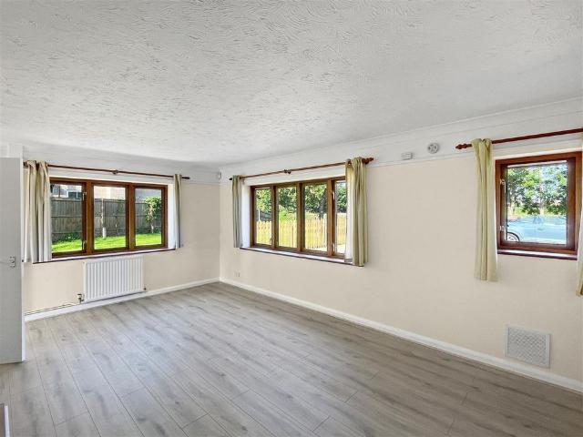 A charming three bedroomed detached bungalow with ample off road parking and mature gardens. In the popular village of Haslingfield close to local amenities, cafés and village shops. As well as junction 12 of the M11 and excellent links to Cambridge