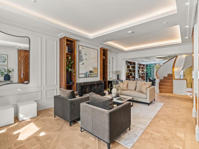 A Chelsea Townhouse Designed for Entertaining