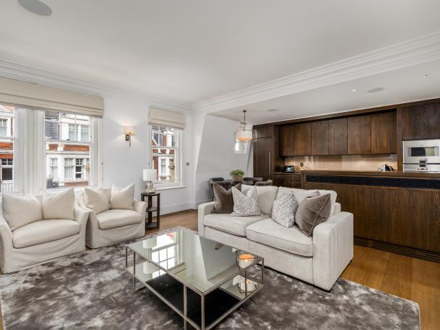 A Chic One Bedroom Apartment in a Grade II Listed Mayfair Building