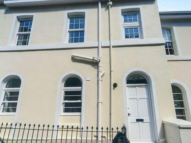 A Coburg Place, Torquay, TQ2 1 bed in a house share to rent £750 pcm £173 pw