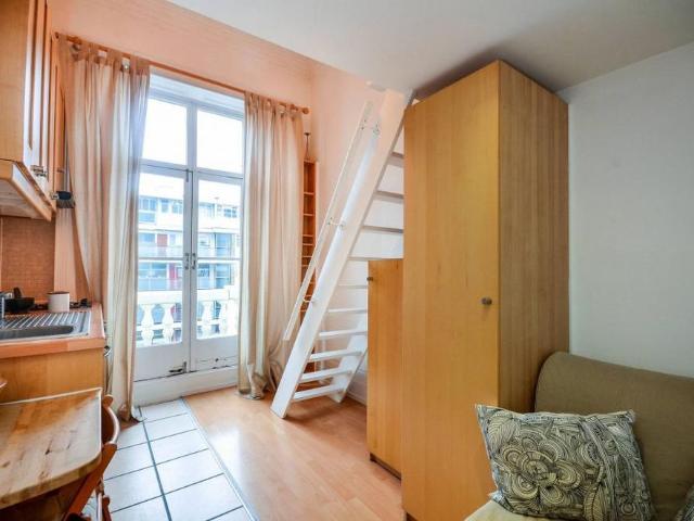 A comfortable mezzanine style double studio apartment in Pimlico, London SW1V