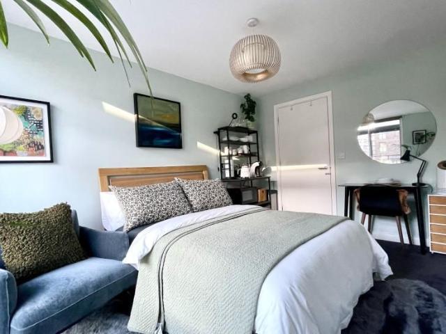 A comfortable, peaceful home from home during your London working week