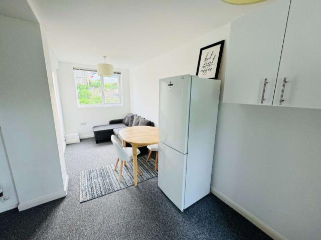 A Comforting 6 Double Bedrooms for Rent in Brighton Room 3