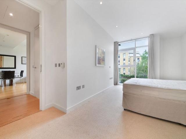 A contemporary two bedroom apartment to let in Grosvenor Waterside SW1W