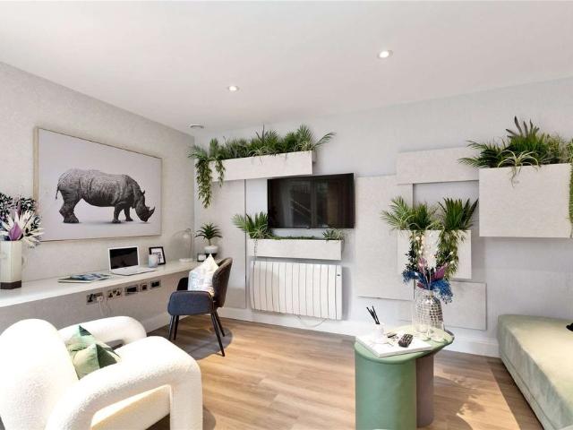 A contemporary two bedroom mews house located at the edge of The historic Pantiles
