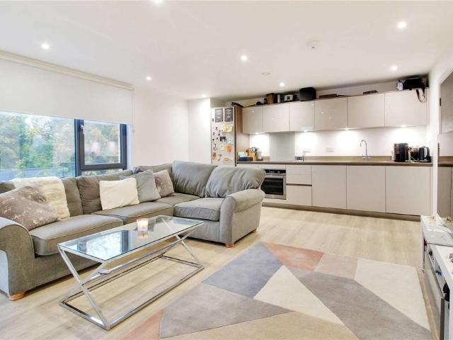 A contemporary apartment set in an ideal Sevenoaks location