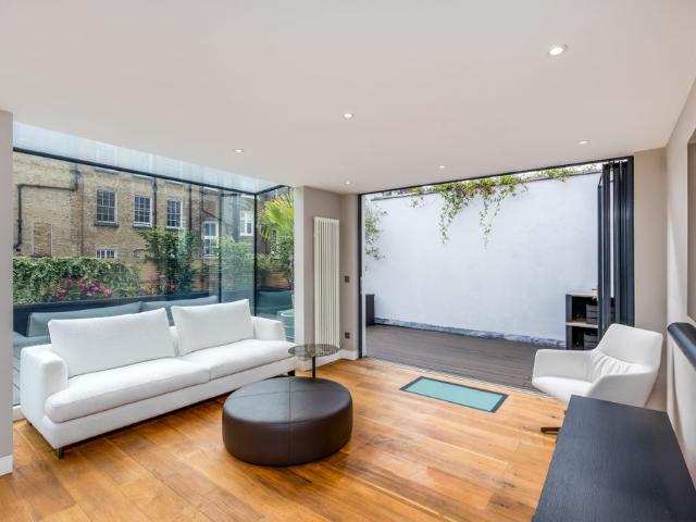 A Contemporary Apartment with Private Balconies on Chiltern Street