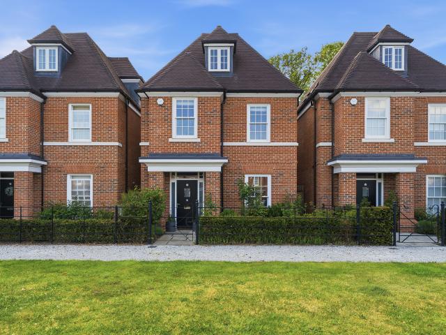 A Contemporary Family Home in Gated Broadoaks Park