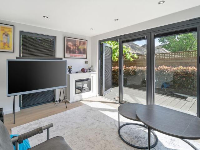 A Contemporary Family Home in Gated Broadoaks Park