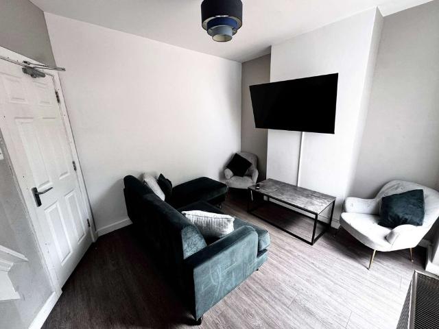 A Convenient House Share for Rent in Brighton Room 6