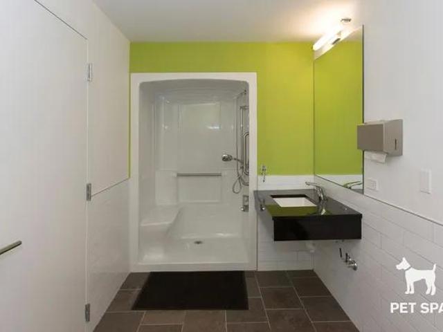 A cozy and inviting 2 bedroom, 1 bath home