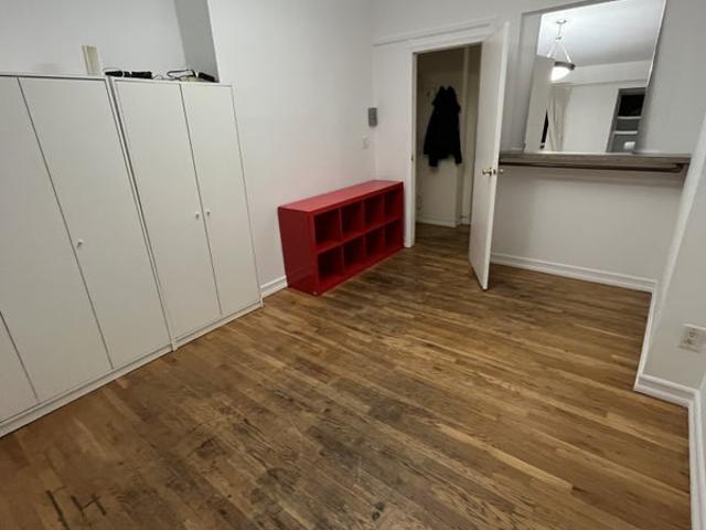 A cozy bedroom for rent in Greenpoint