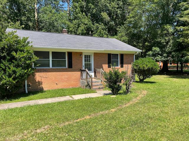 A cozy ranch brick home with 2 bedrooms and 1 bathroom is available for rent. It has two car parking spaces in front of the house with approximately 850 sq. ft heated area and has two entry doors directly leading to living room or kitchen.