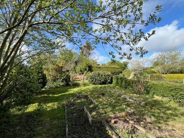 A deceptively spacious semi detached thatched cottage in the sought after village of East Stratton