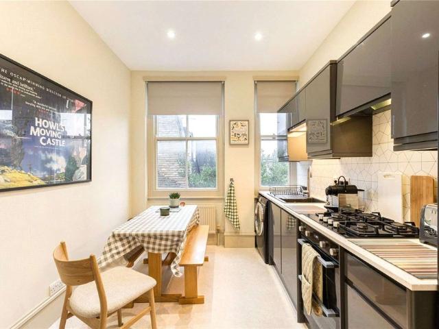 A delightful two bedroom flat close to Bishops Park
